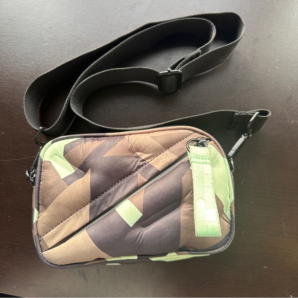 go dash dot | Bags | Go Dash Dot Maya Camo Puffer Convertible Crossbody ...